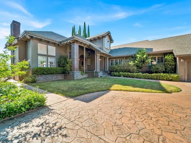 1744 N Bechelli Ln, Redding, CA 96002