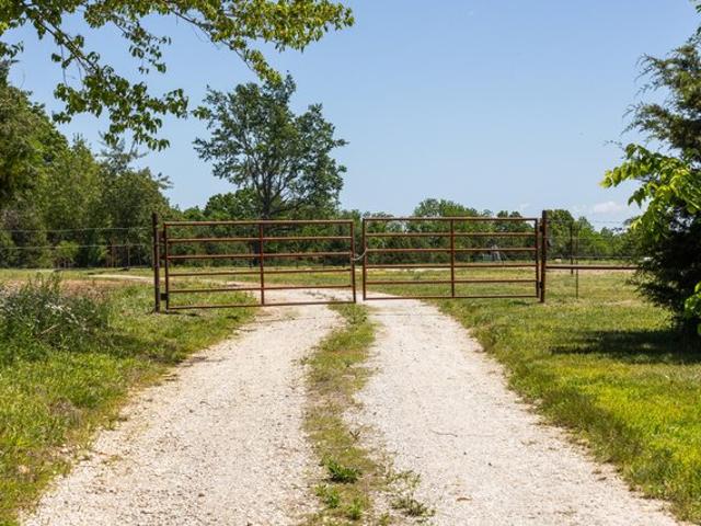 1744 N Farm Road 71, Bois D Arc, MO 65612