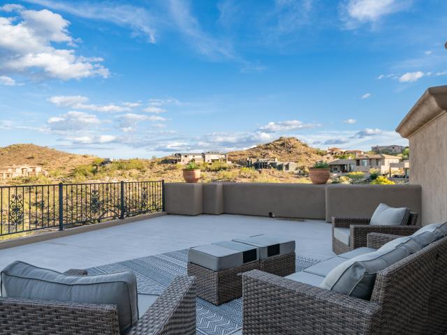 1744 e desert willow drive