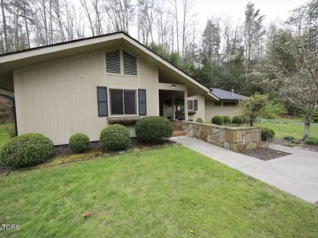 1744 Hidden Hills Rd