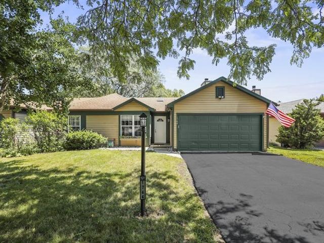 1744 Ranchview Dr, Naperville, IL 60565