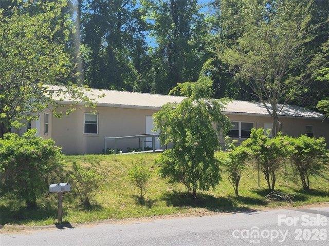 1745 Meadowbrook Ter, Hendersonville, NC 28791