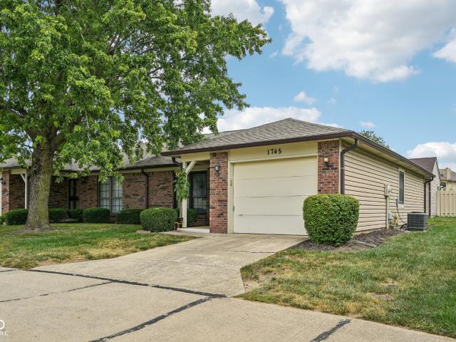 1745 N Wellesley Commons