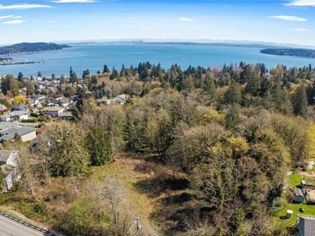 1745 Alaska Ave E, Port Orchard, WA 98366