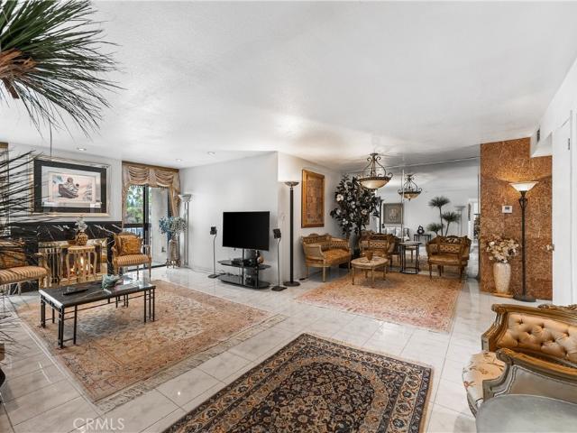 1745 Holly Dr, Unit 302, Glendale, CA 91206 | MLS #GD26096