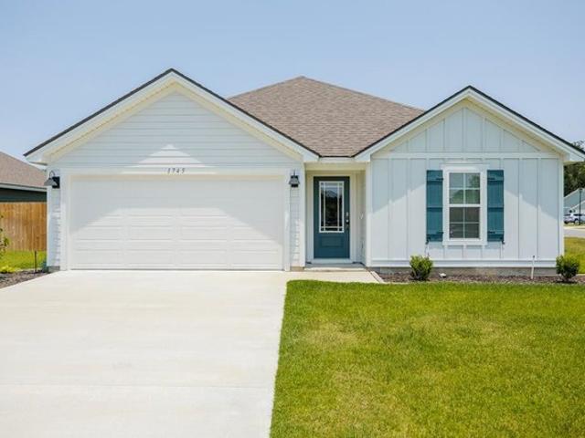 1745 Phillips Cir, Hahira, GA 31632