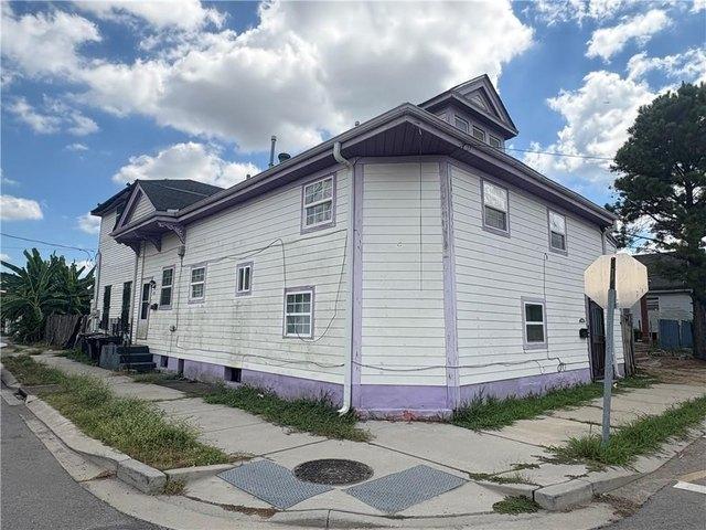 1745 Port St, New Orleans, LA 70117