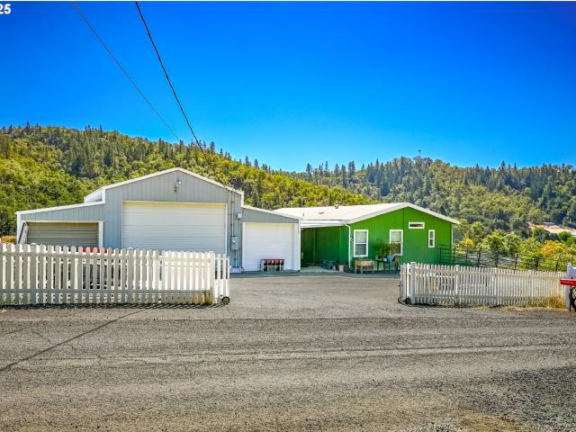 1745 Rifle Range RD