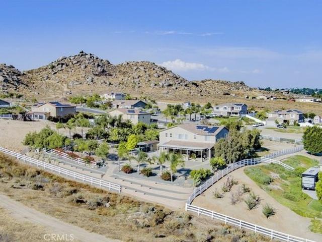 17465 Fairbreeze Ct, Riverside, CA 92504