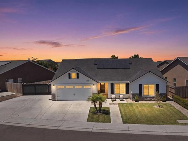 1746 Softwind Dr, Tulare, CA 93274