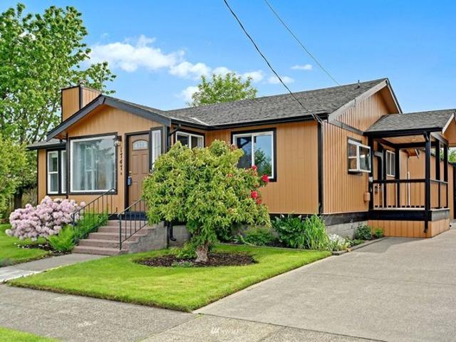 1747 Harding St, Enumclaw, WA 98022
