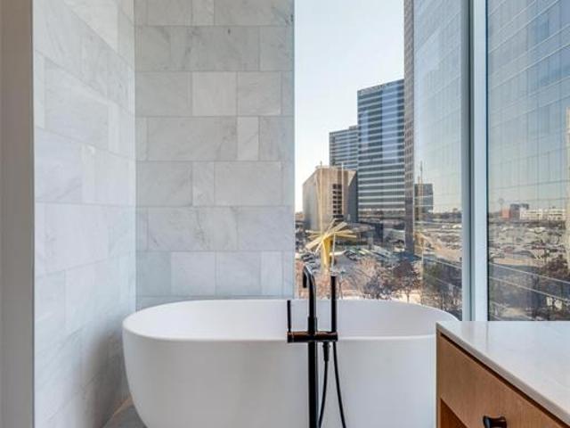 1747 Leonard Street # 403