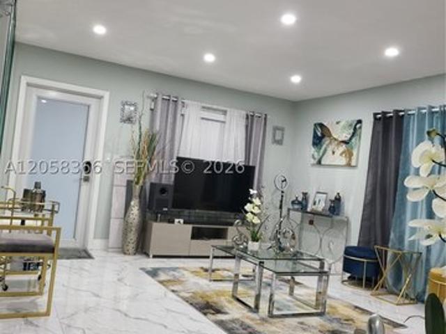 1747 Rodman St Apt 110, Hollywood, FL 33020