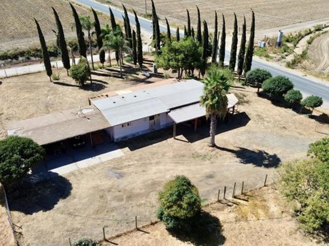 1748 Schott Rd, Earlimart, CA 93219