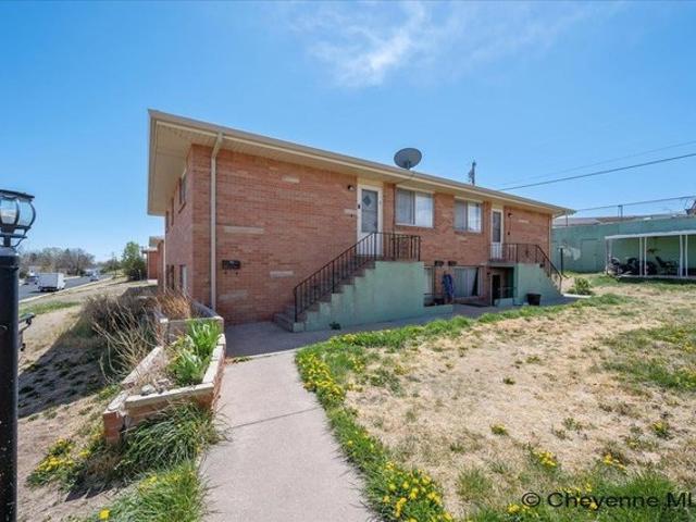 1749 Oxford Dr, Cheyenne, WY 82001