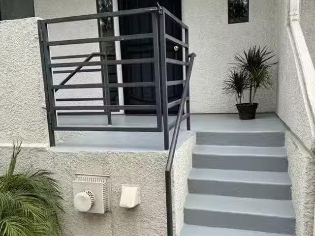 1749 12th St #B, Santa Monica, CA 90404 MLS# 24 466735