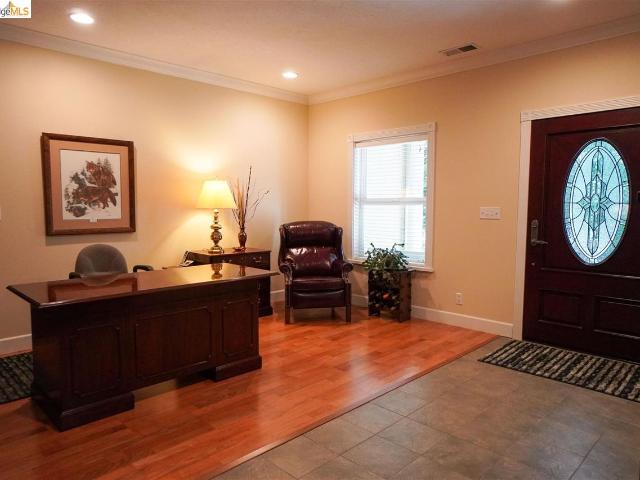 17400 Mount Elizabeth