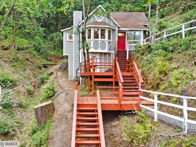 17401 Neeley Rd, Guerneville, CA 95446