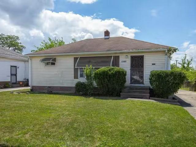 17402 DEFOREST AVE, CLEVELAND, OH 44128 Single Family Residenc.