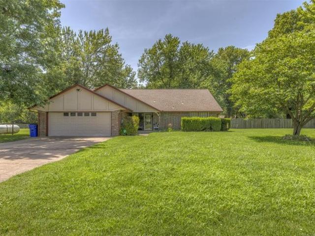 17404 S 324th East Ave, Coweta, OK 74429