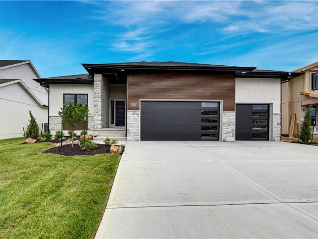 17408 Parkhill St, Overland Park, KS 66221 | MLS #2602