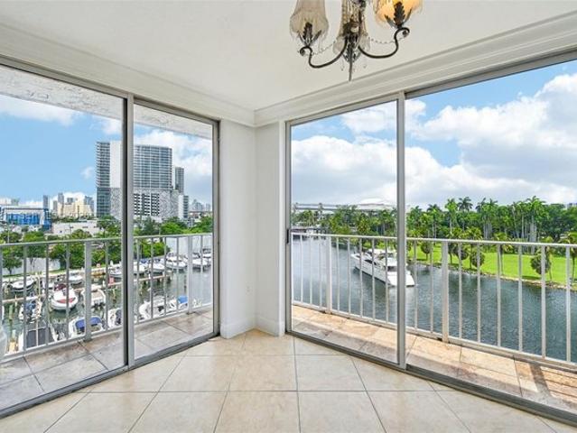 1740 NW North River Dr Apt 614, Miami, FL 33125