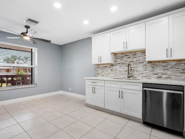 1740 NW 19th Ter, Unit 204, Delray Beach, FL 33445 | MLS #R11147