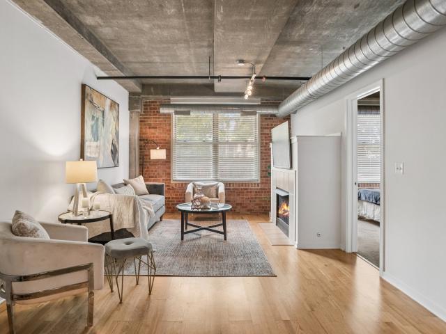 1740 N Maplewood Avenue # 120