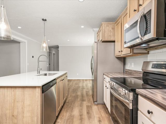 1740 Anna Maria Ln