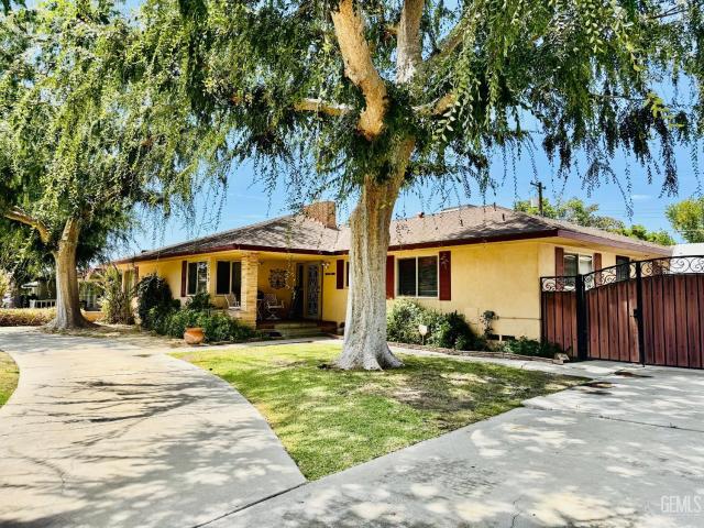 1740 Country Club Drive