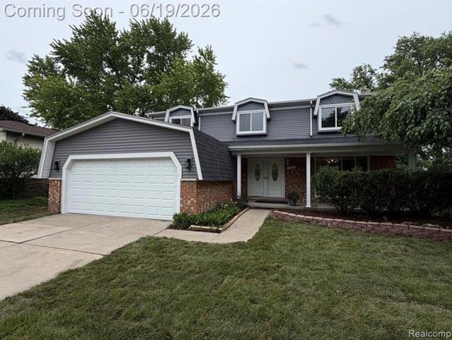 1740 Lakewood Dr, Troy, MI 48083