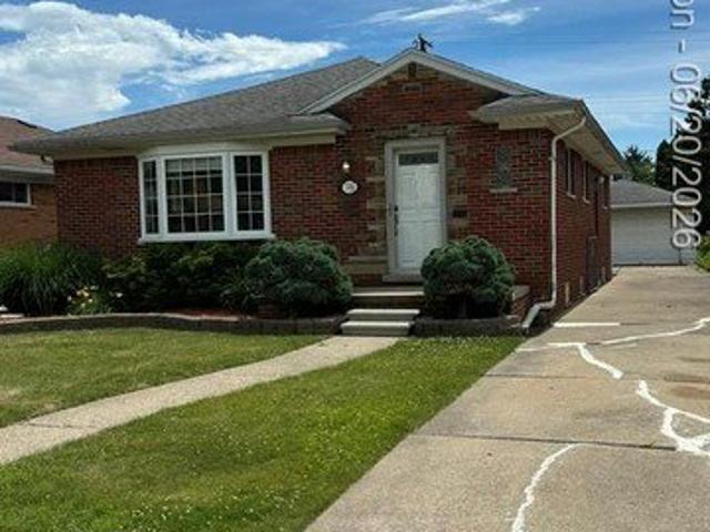 17416 Veronica Ave, Eastpointe, MI 48021