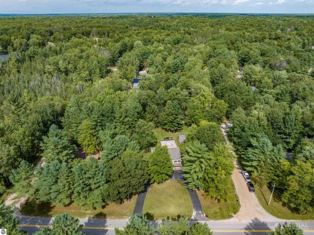1741 N Ogemaw Trail