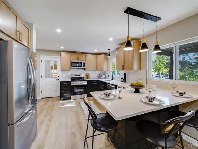1741 Kingston St, Aurora, CO 80010