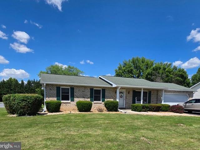 1741 Wisteria Dr, Chambersburg, PA 17202