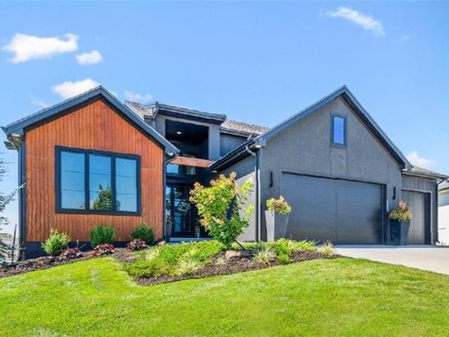 17420 Crystal St, Overland Park, KS 66221