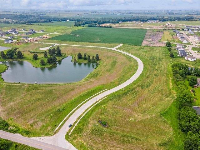 17421 Oakwood Dr, Urbandale, IA 50323