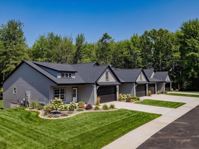 17426 Ridge Ave, Ferrysburg, MI 49409