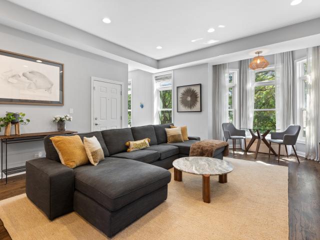 1742 N North Park Avenue # 3S