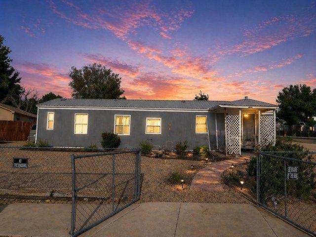 1742 Chamisa Ave SE, Los Lunas, NM 87031
