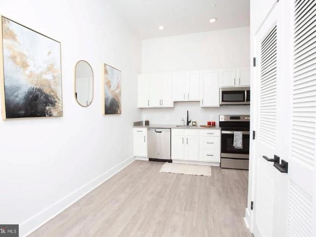 1742 Fleet Street # 302