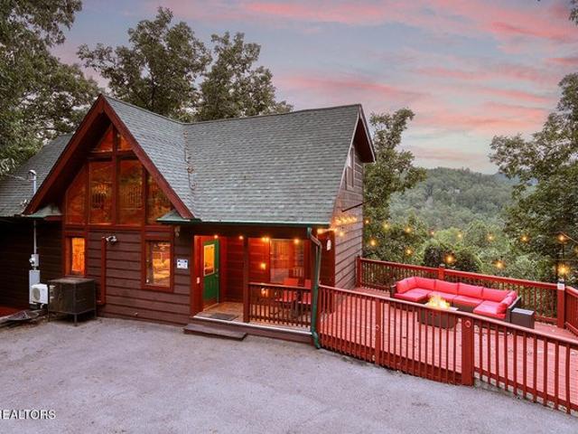 1742 Pulaski Ln, Sevierville, TN 37862