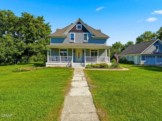 1742 22nd Ave NE, Grand Forks, ND 58203