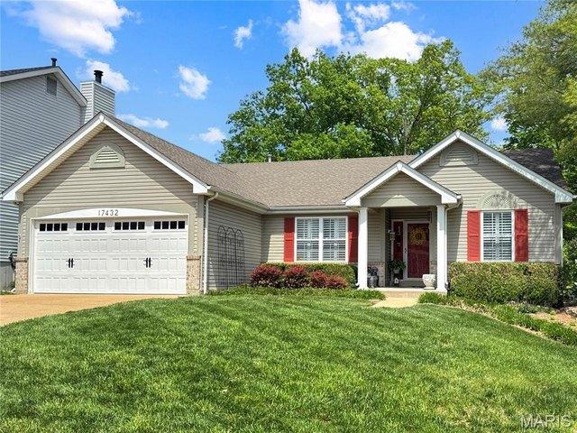 17432 Hilltop Ridge Dr, Eureka, MO 63025