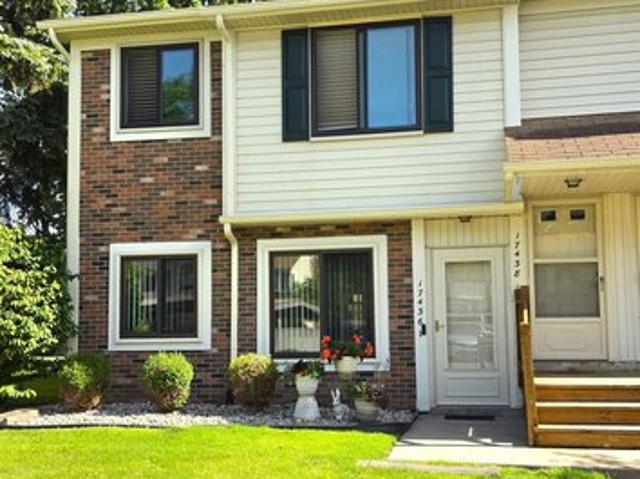 17438 Utica Oaks Ln, Roseville, MI 48066