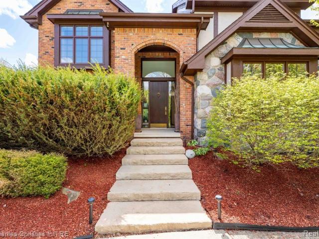 1743 Beechwood Way