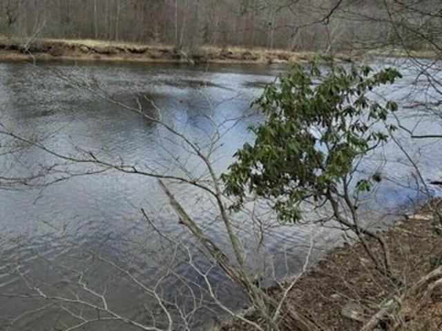 174 175R Rainbow Trout Ter, Greentown, PA 18426