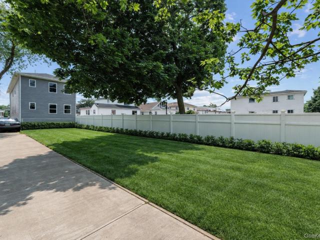 174 41 th Avenue | Compass