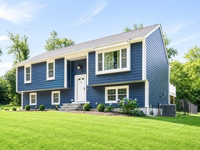 174 Bent St, Franklin, MA 02038