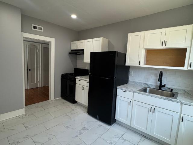 174 Goffe Ter, Unit 3, New Haven, CT 06511 | MLS #24148 | Compass